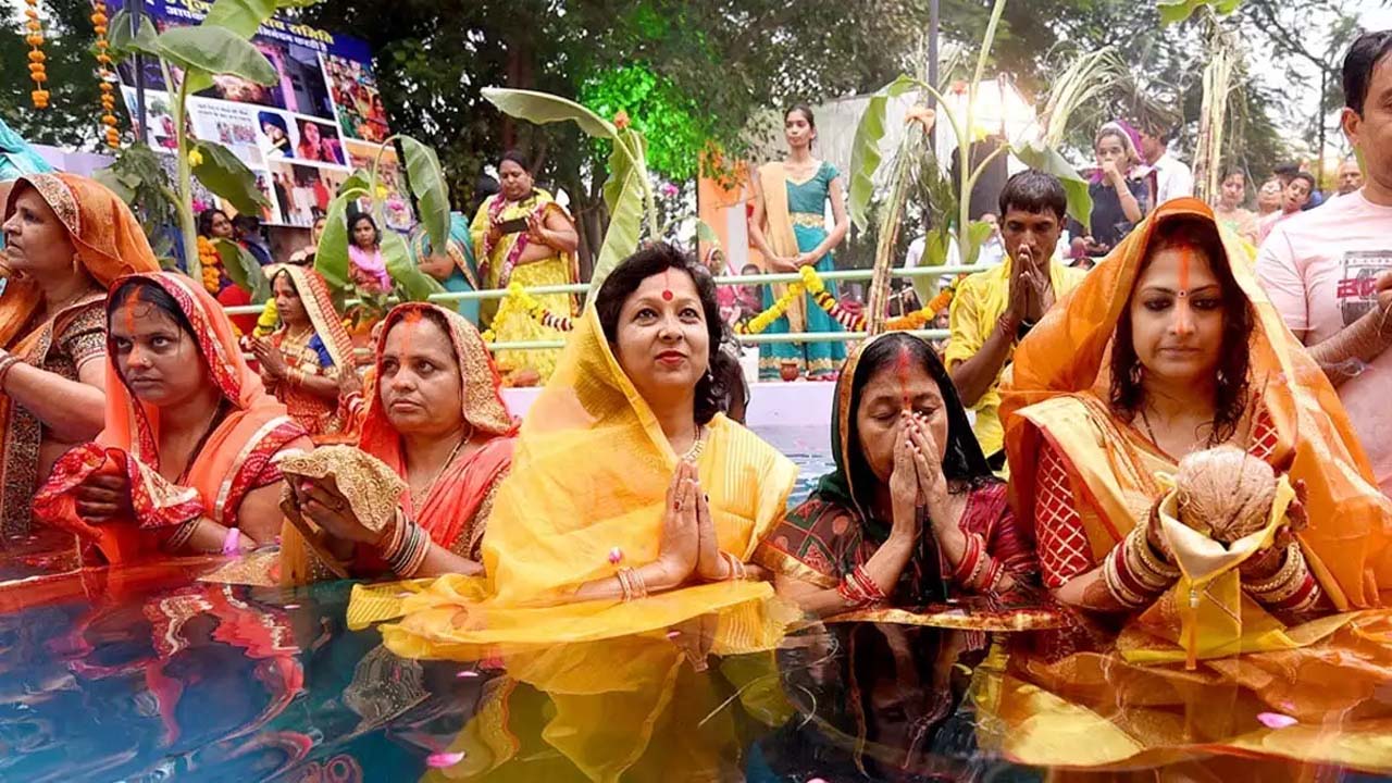 Chhath Puja Outfits: छठ पूजा के लिए बेहतरीन हैं ये आउटफिट्स