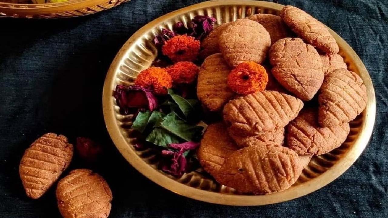 Chhath Puja Thekua: छठ पूजा की है तैयारी? ऐसे बनाएं बिहारी ठेकुआ