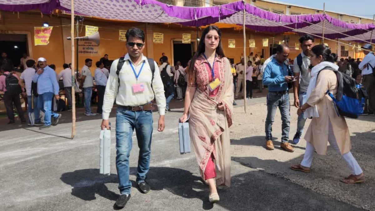 प्रथम चरण की वोटिंग के बीच मतदान अधिकारी Isha Arora का वीडियो वायरल