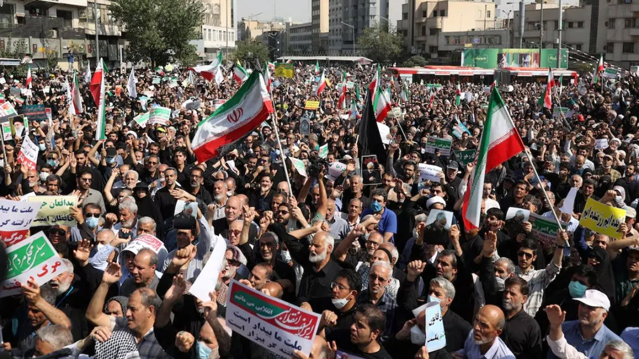 Iran Gen-Z Protest : ईरान में सरकार विरोधी प्रदर्शन हुआ तेज