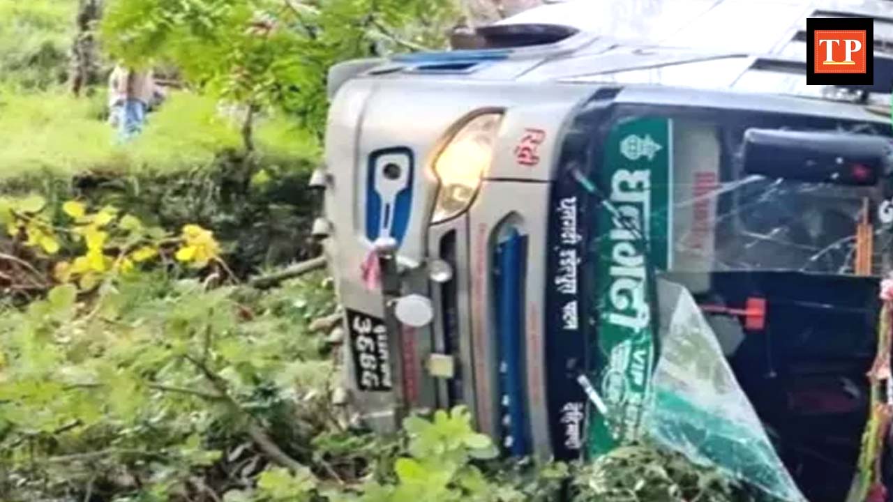 नेपाल में हादसा: खाई में गिरी बस, शिक्षक की मौत, कई यात्री घायल